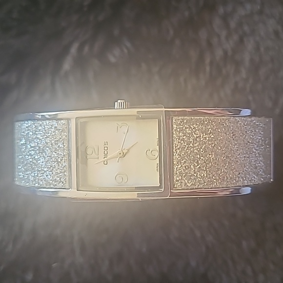 Chico's | Accessories | Nwt Chicos Silvertone Chrome Hinged Bangle ...